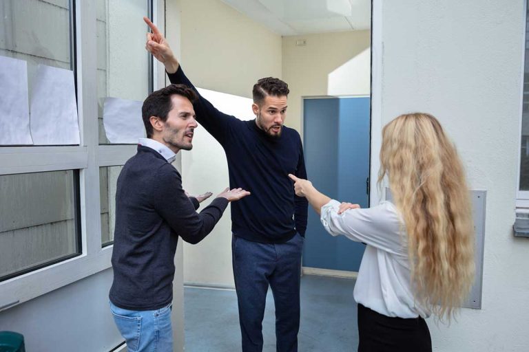 The 8 Most Obvious Signs of a Jealous Neighbor - Home Cadet