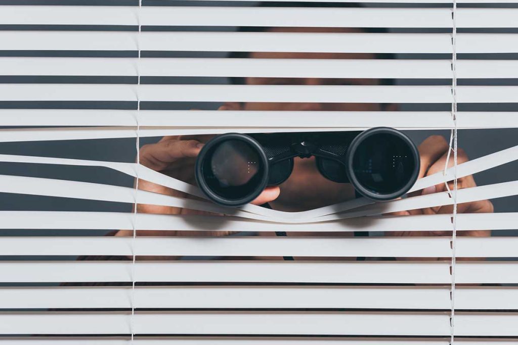 How to Deal With Nosy Neighbors in an Apartment (9 Tips) - Home Cadet