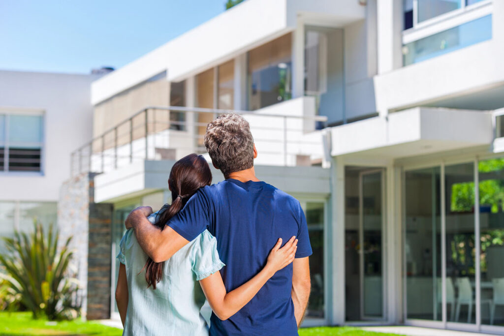 Leasing vs Renting a House (The Pros and Cons of Each) - Home Cadet
